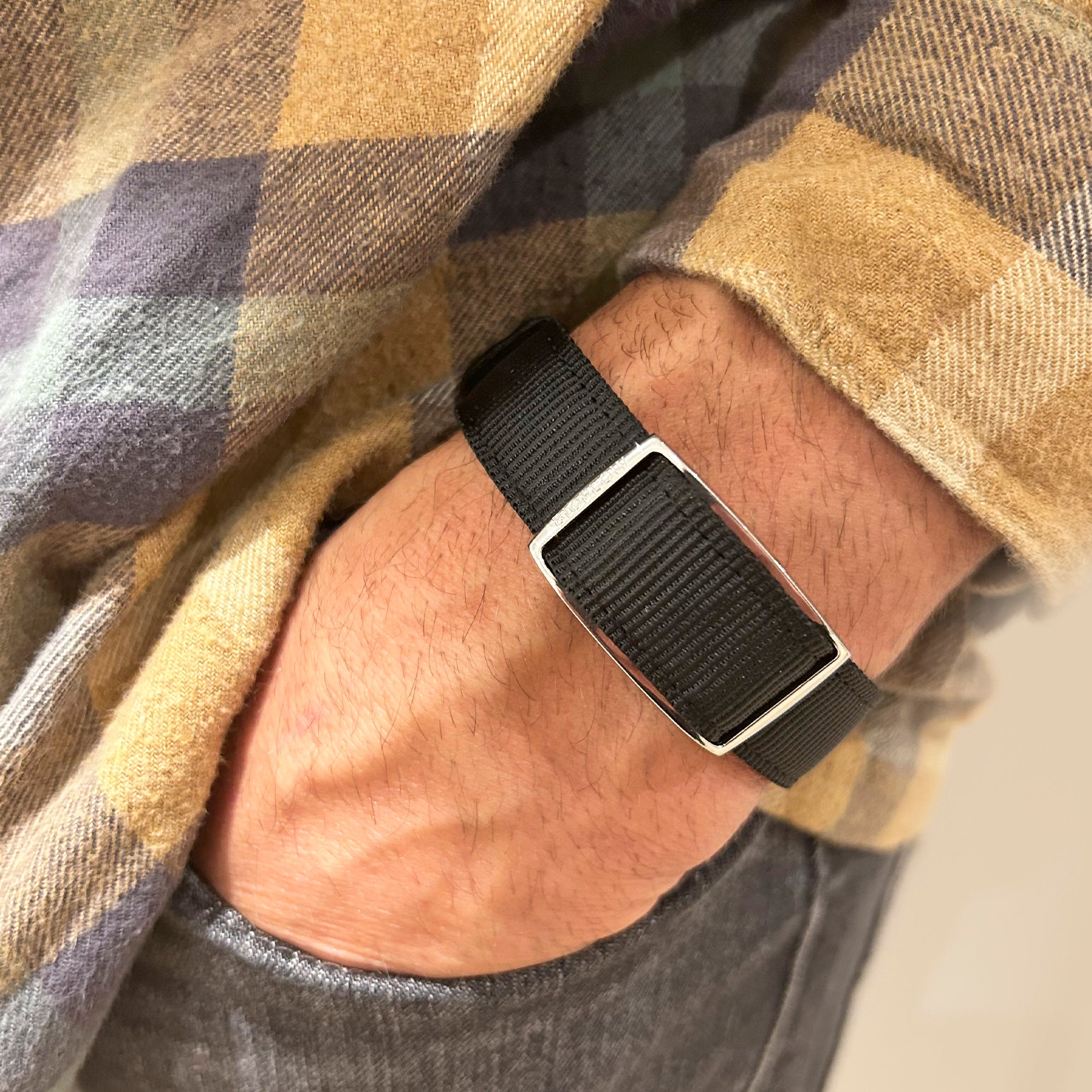 Explorer Magnetic Wristband Black – Bioflow UK