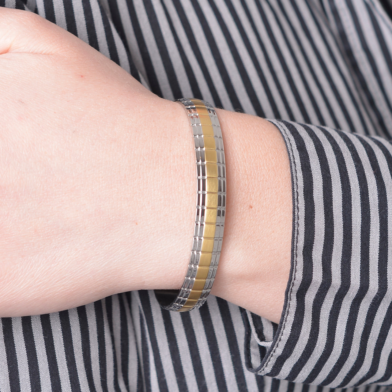 Lux Two Tone Magnetic Bangle (Small) – Bioflow UK